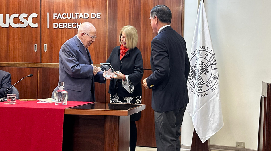 Profesor Emérito, Hernán Varela, presentó su libro “Mediación papal y paz” - UCSC